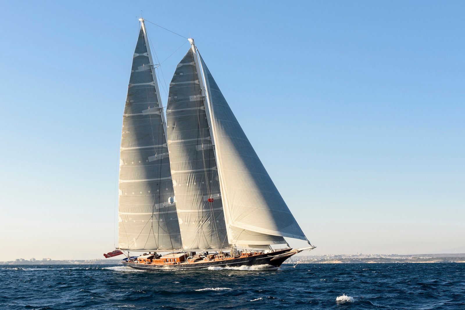 METEOR yacht for sale (Royal Huisman, 51.97m, 2007)